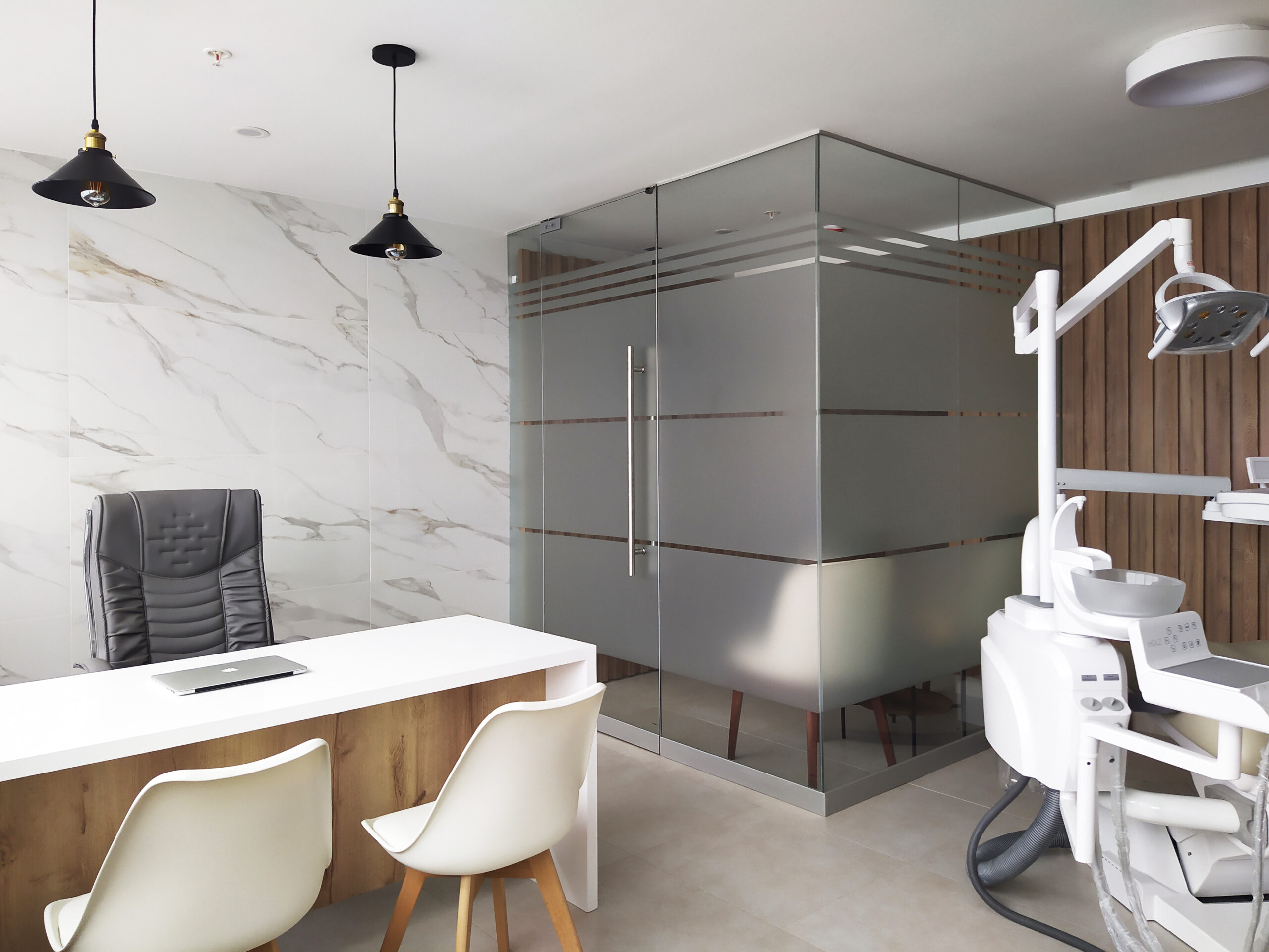 CONSULTORIO EN EDIFICIO SMART - Fermín Prieto Arquitecto